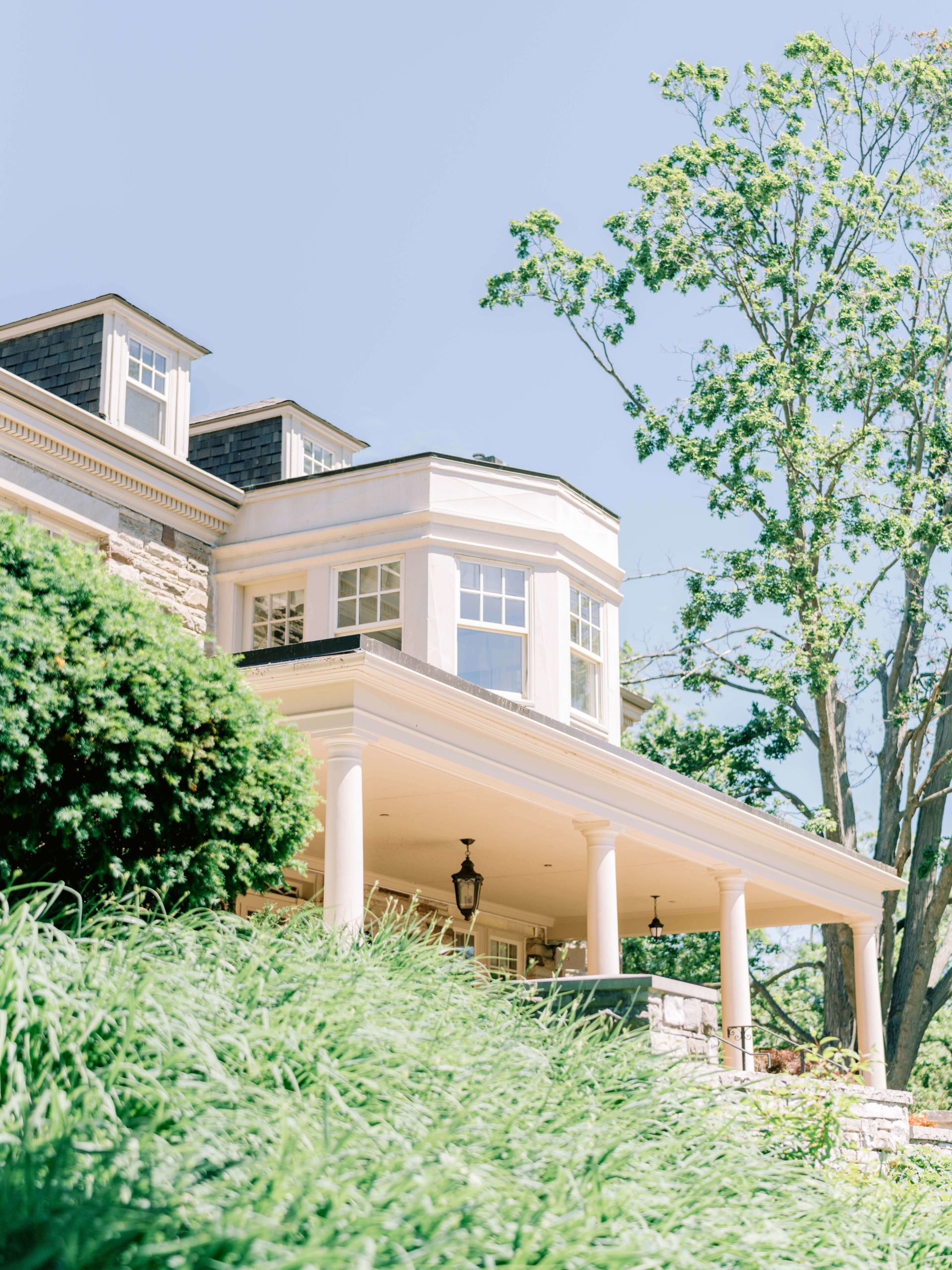 Paletta Mansion Wedding Inspiration - confettiand.co